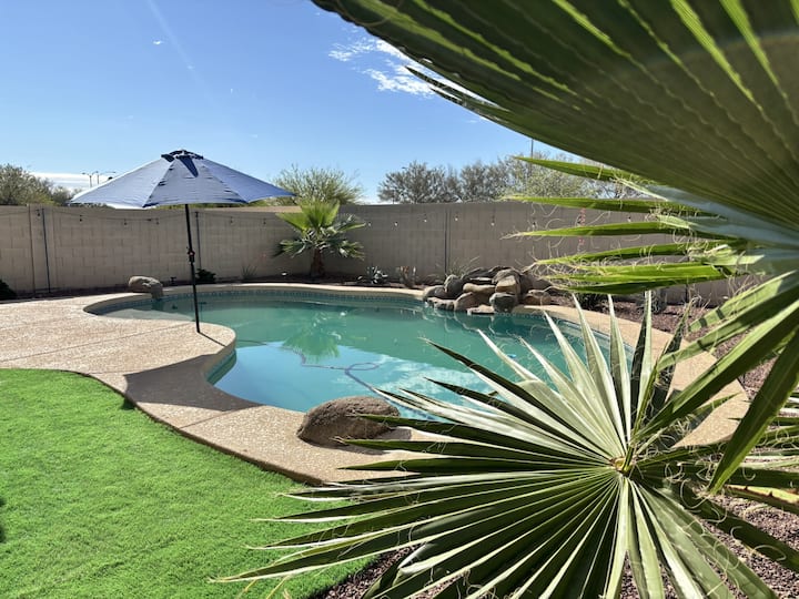 Desert Adventure! Oversized Pool, Sleeps 12. - Surprise, AZ