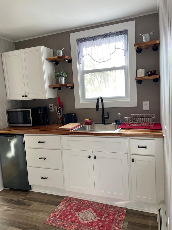 Cozy Private Space With Kitchen - Norwich, CT