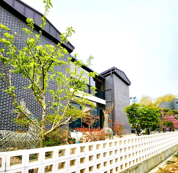 Hanok Village/modern House/5min Jingwansa/3br/2ba - Seoul