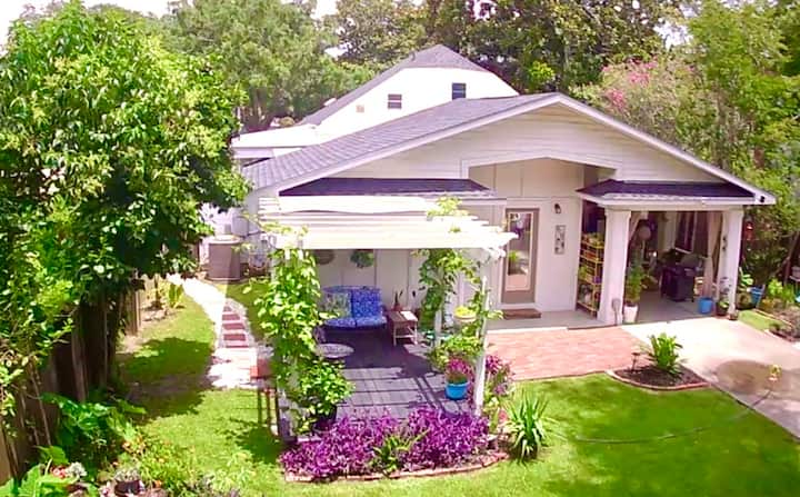 Historic Downtown Guesthouse 11 Mls To Beach - Foley, AL
