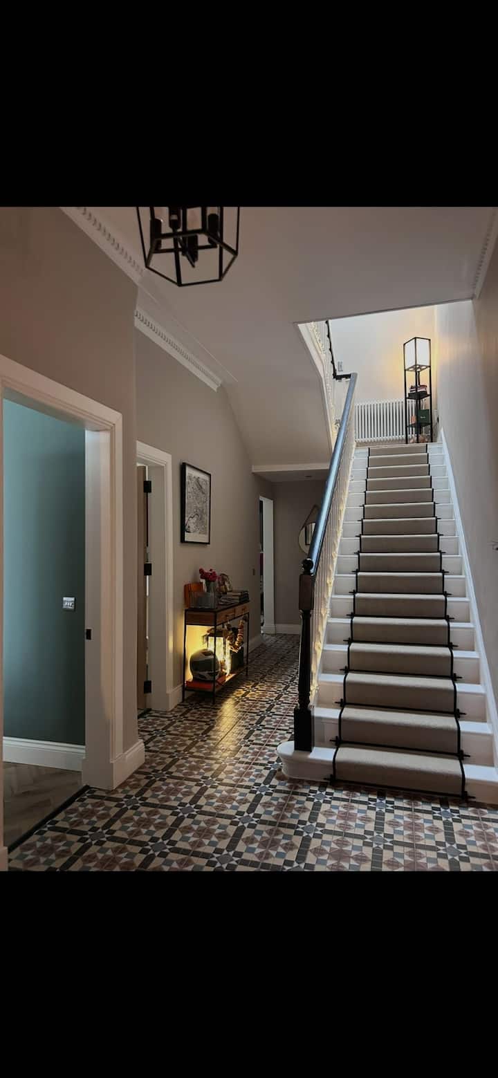 Large Sandstone Home In Glasgow - Glasgow