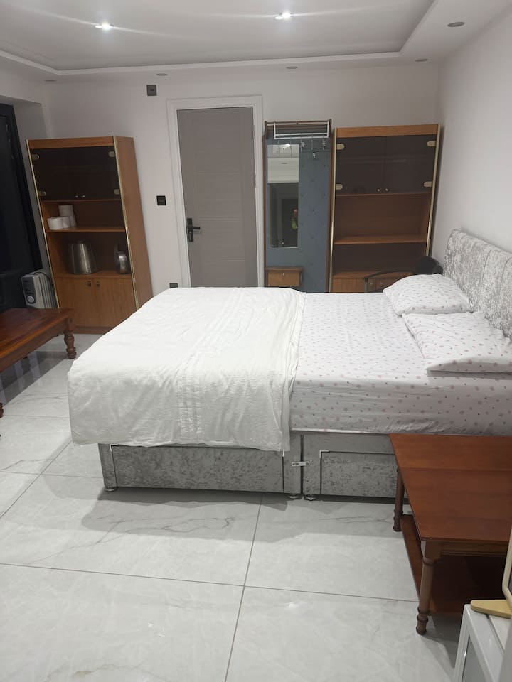Studio Flat - Slough