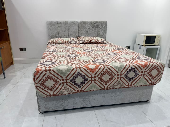 Studio Flat - Slough