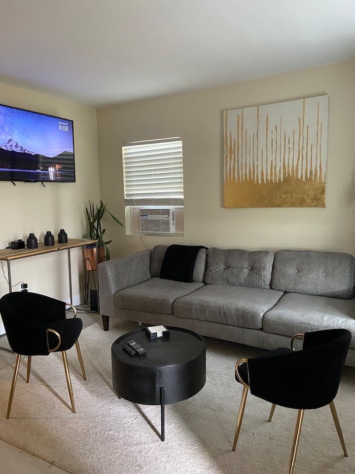Cozy 2 Bed Cottage - Jackson, MS