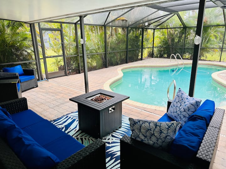Ft Myers Coastal 3 Bedroom/2 Bath Heated Pool Home - Fort Myers, FL
