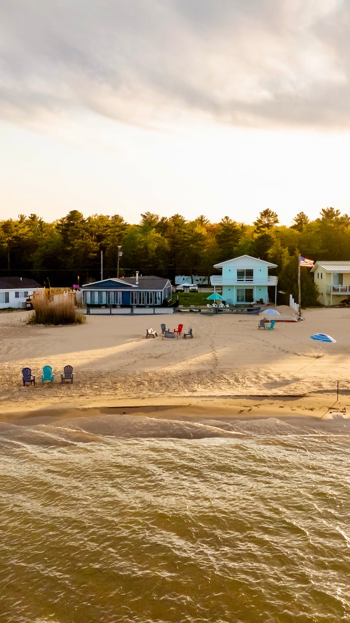 Escape To A Serene, Rustic Beachside Haven - Oscoda, MI
