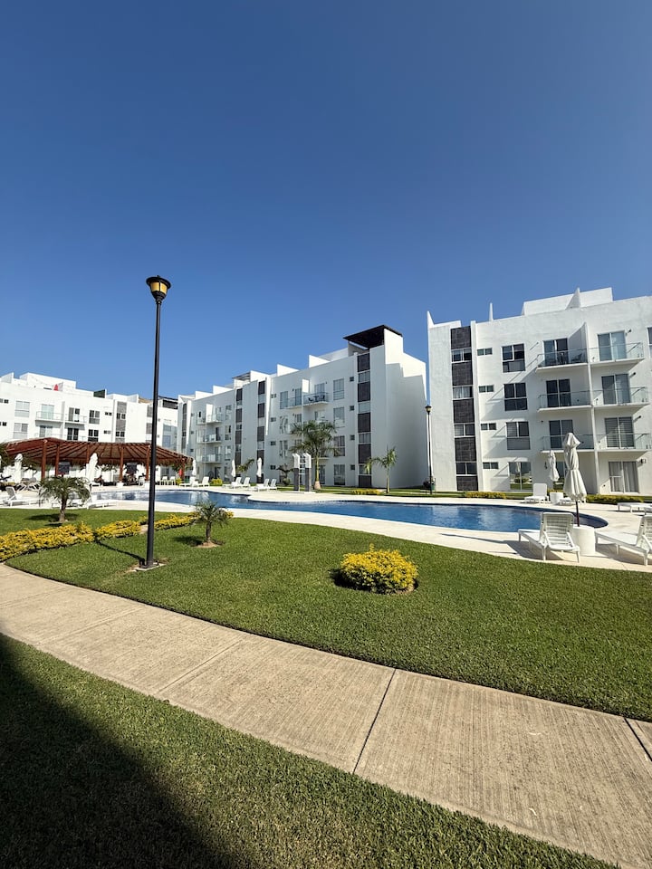 Departamento Amueblado Nuevo Con Alberca Al Frente - Acapulco