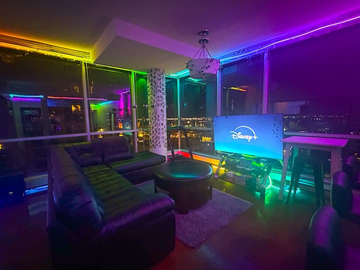 Downtown City View With A Neon Light Experience - Calgary