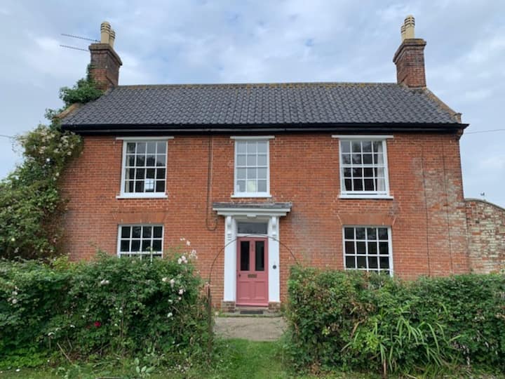 Family Friendly Rural Farmhouse By The Sea. - Southwold
