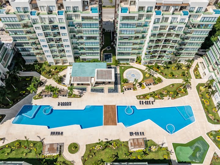 Cozy 2br Resort Oasis: Fast Wifi & Massive Pool - Playa del Carmen