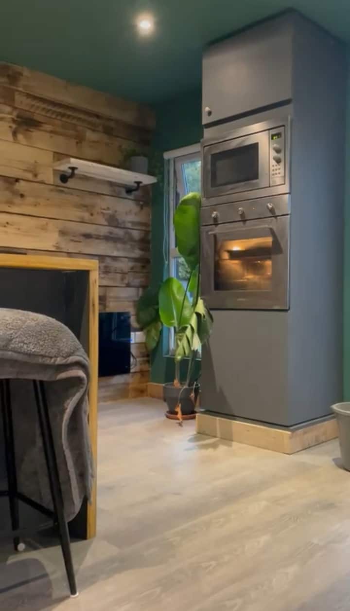 Self Contained Cabin - The Venu - Filton