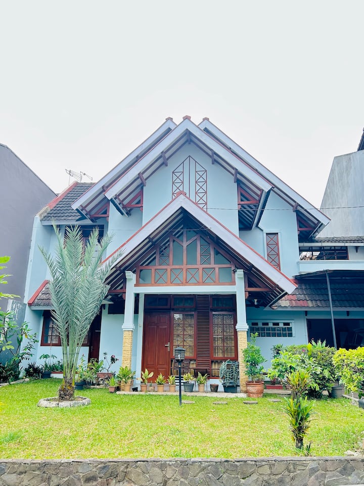 Green Cozy House In Dago Bandung - Bandung