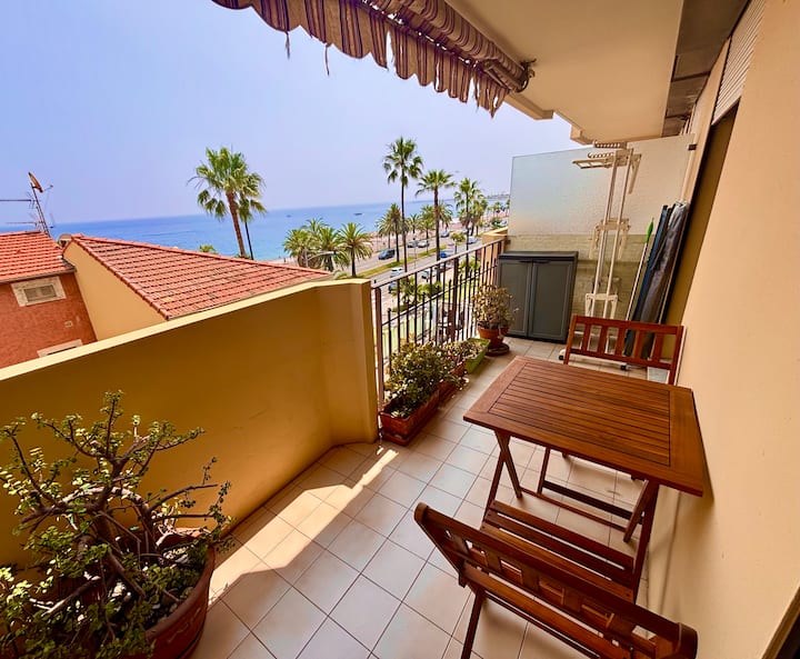 Promenade-85 
Climatisé Pieds Dans L’eau - Nizza