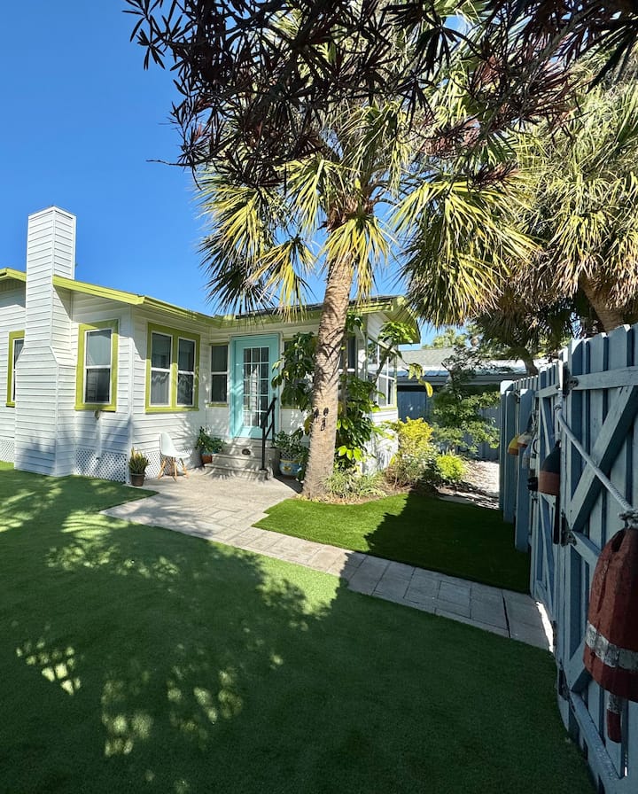 Pass-a-grille Paradise Beach House - St. Pete Beach, FL
