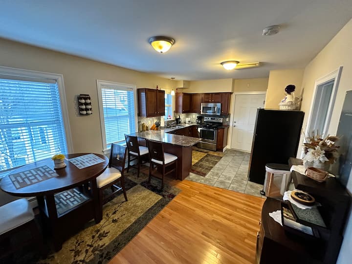 The Amazing 3 Bedroom Apartment On The 3rd Floor - Manchester, NH