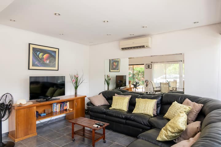Eva's Home: Charming With Garden, Bbq And Pool - Paraguay