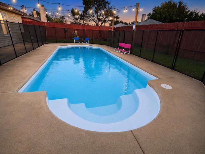 Howdy Holiday: Blissful Heated Pool Retreat - Corpus Christi, TX