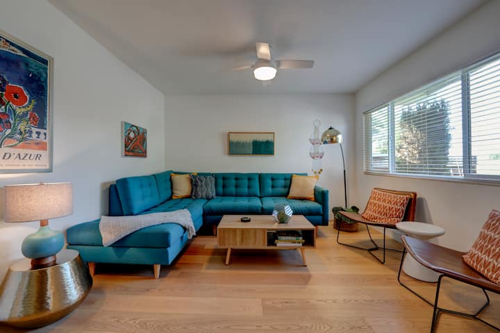 Mid-century Orange Door Beach Oasis - Encinitas, CA