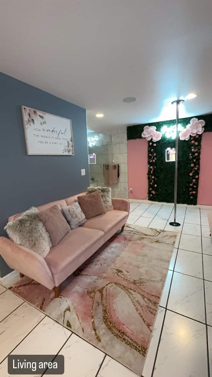 The Getaway! Romantic And Fun! Hot Tub/dance Pole - Delaware