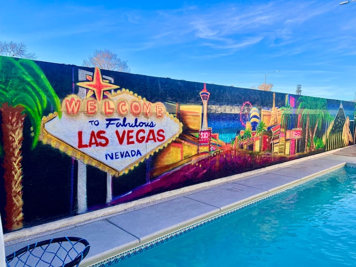 Major Oasis! 3bd,2 Bath
Pool/jacuzzi! Fun Mural! - Las Vegas, NV