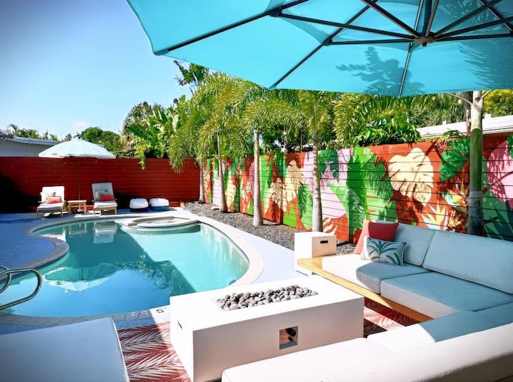 Walk To Beach Sleeps 12 Pool & Hot Tub! - Pompano Beach, FL