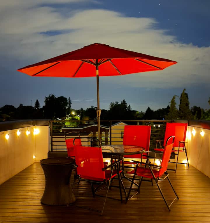 Urban | Dreamy | Tranquil | Designated Parking - Seattle