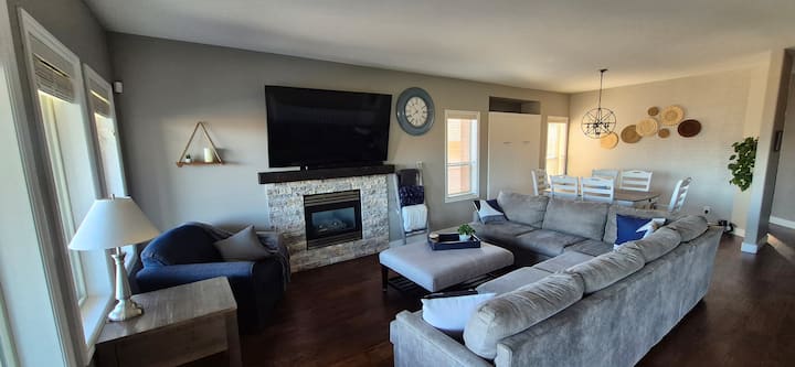 Everything You Need Only 15mins To Downtown - Kelowna