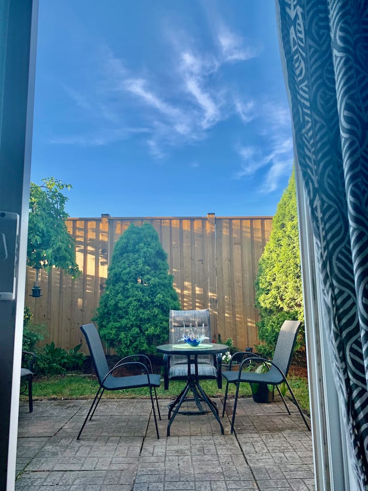 Private Suite With Separate Entrance & Garden - Oakville