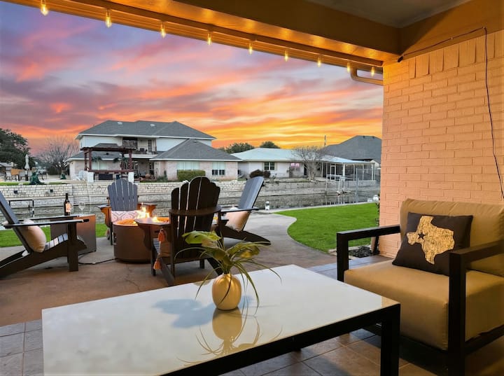 In Town Location! 4br On Water-kayaks-boat Lift! - Granbury, TX