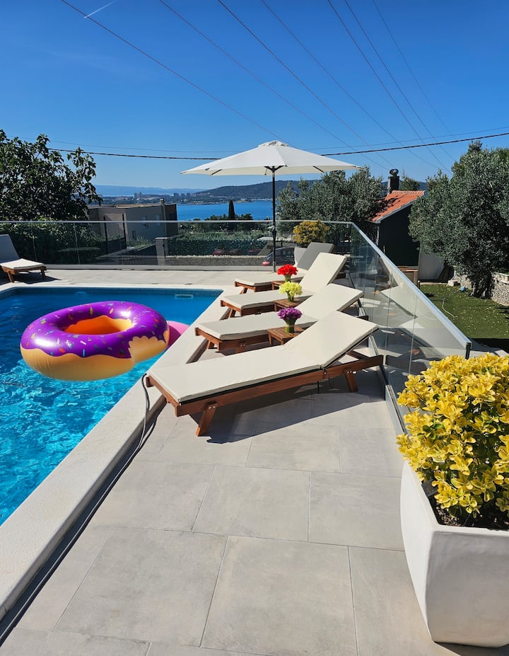 Kuća Za Odmor Doris Sa Bazenom, Vrtom I Pogledom - Split