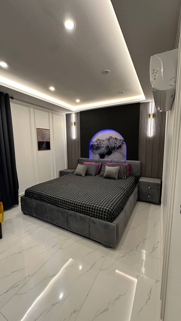 Premium 1 Bhk Suite In Bahria - Lahore