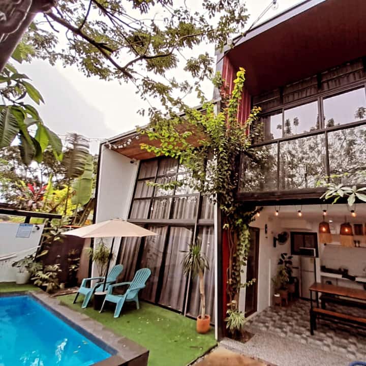 Private Tiny Loft House By The Guesthouse -