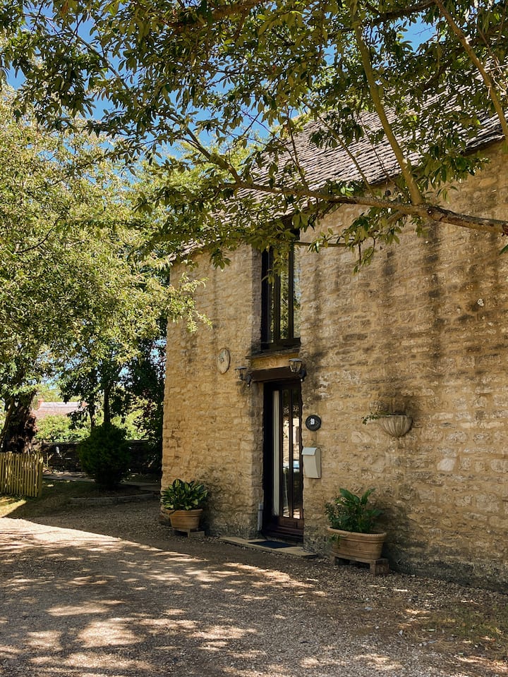 The Dovecote - Cosy & Quirky Canal-side Cottage - Oxfordshire