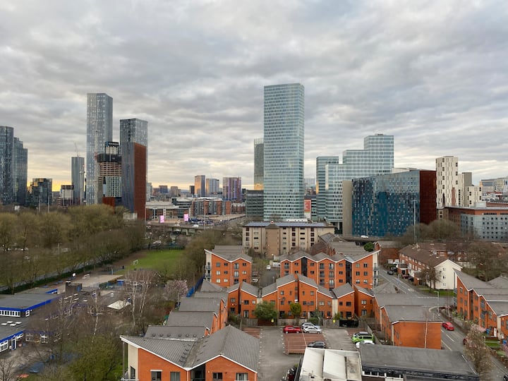 City Centre Apartment. Gated Parking. 1pm Checkout - Manchester