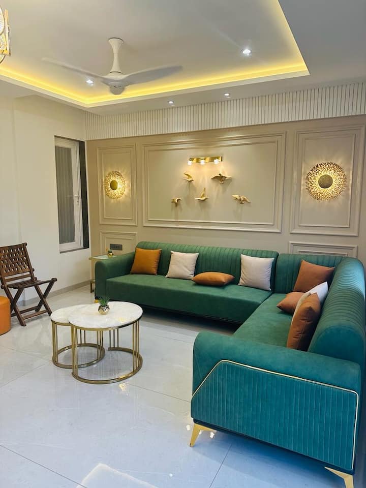 Classic Brownstone Villa - Lonavla
