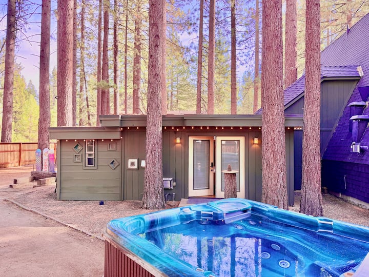 Ski & Spa Chalet • Private Steam Sauna • Hot Tub - South Lake Tahoe, CA