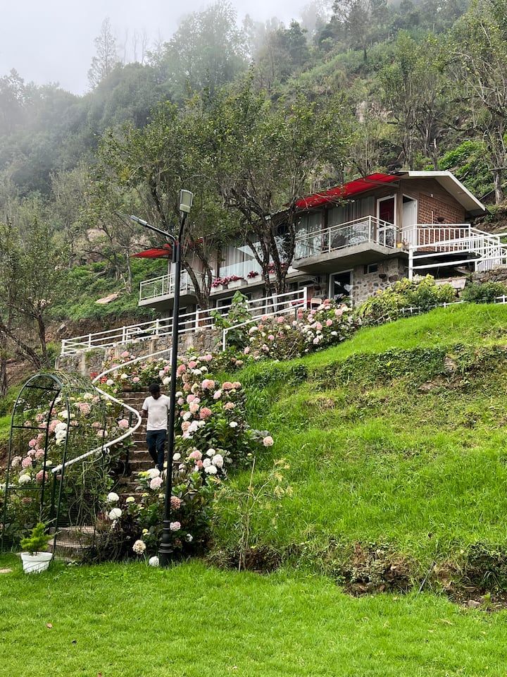 Eastern Glass Barn (Marshall Farm Stay) - Kodaikanal