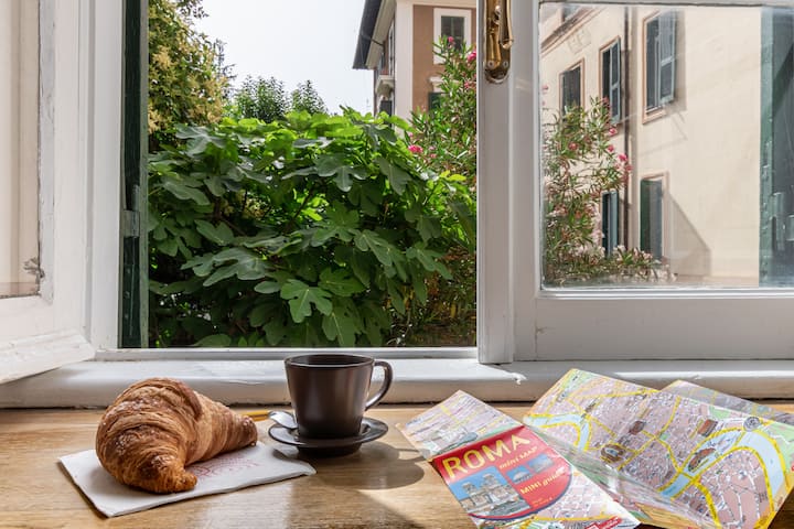 Green Window, An Oasis Of Greenery And Relaxation. - Rome