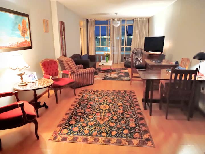 Central, Spacious Mid/long-stay Apartment -