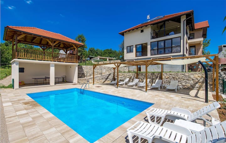 Beautiful Apartment In Rakovica With Wifi - Rakovica