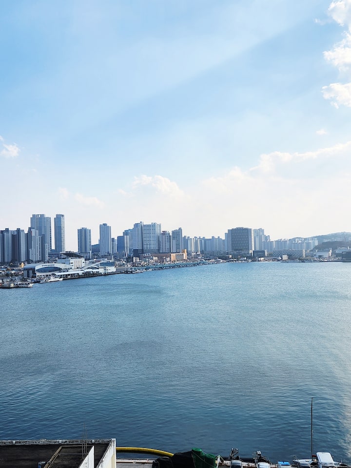 [지니] 썬라이즈호텔 #1.5룸 #청초호뷰, 로맨틱룸, 개인 Ott 가능, 주중특별할인가 - Sokcho-si