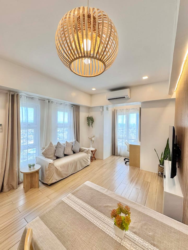 Spacious Condo In Qc W/ Videoke & Free Parking - Quezon City