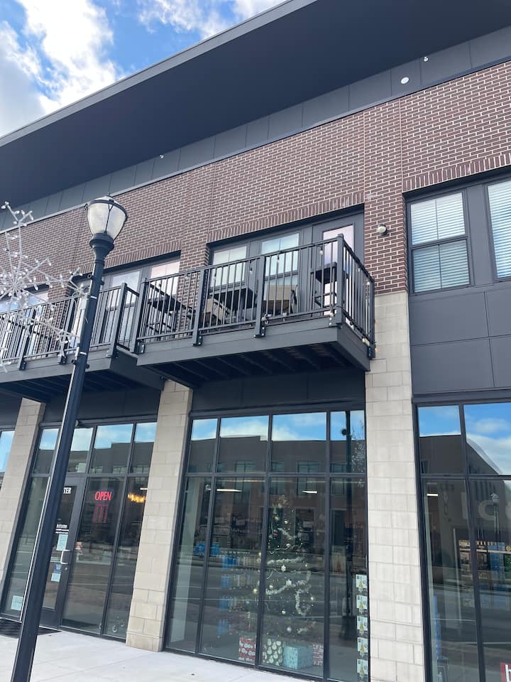 Indy Mini Balcony Views! Rev! Walkable To Dining! - Eagle Creek, IN