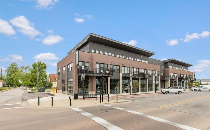 Cozy Speedway Condo | Walk Main St + Near Ims - Crows Nest, IN