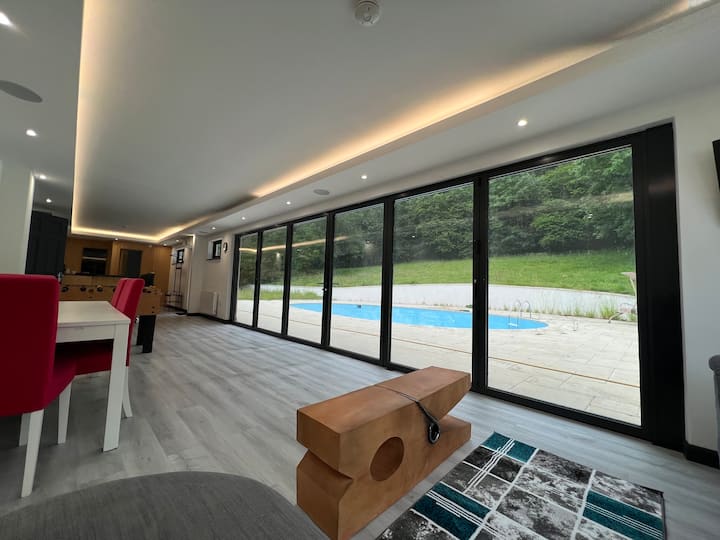 Crook Peak Retreat - Weston-super-Mare