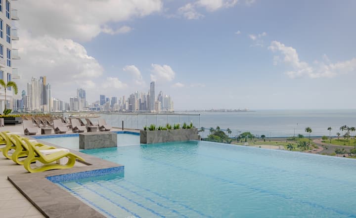 King Bed & Rooftop. Ideal To Get To Know Panamá. - Panama City