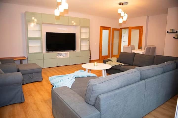 Meio Mundo – 3br Spacious Terrace Retreat - Barcelos
