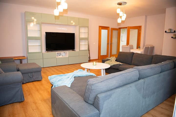 Meio Mundo – 3br Spacious Terrace Retreat - Barcelos