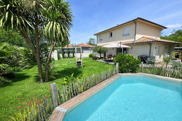 800m Du Lac, Piscine, 5 Chambres - ガスト