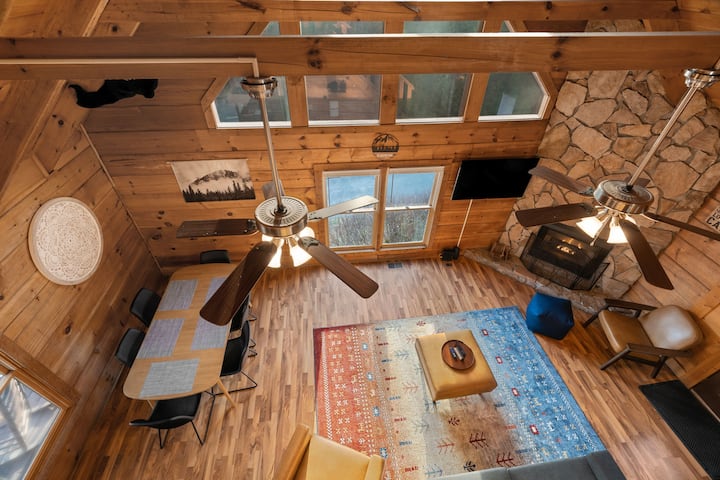 Cozy Cabin 2 Miles Pkwy-mt. View- Hot Tub-king Bed - Pigeon Forge, TN